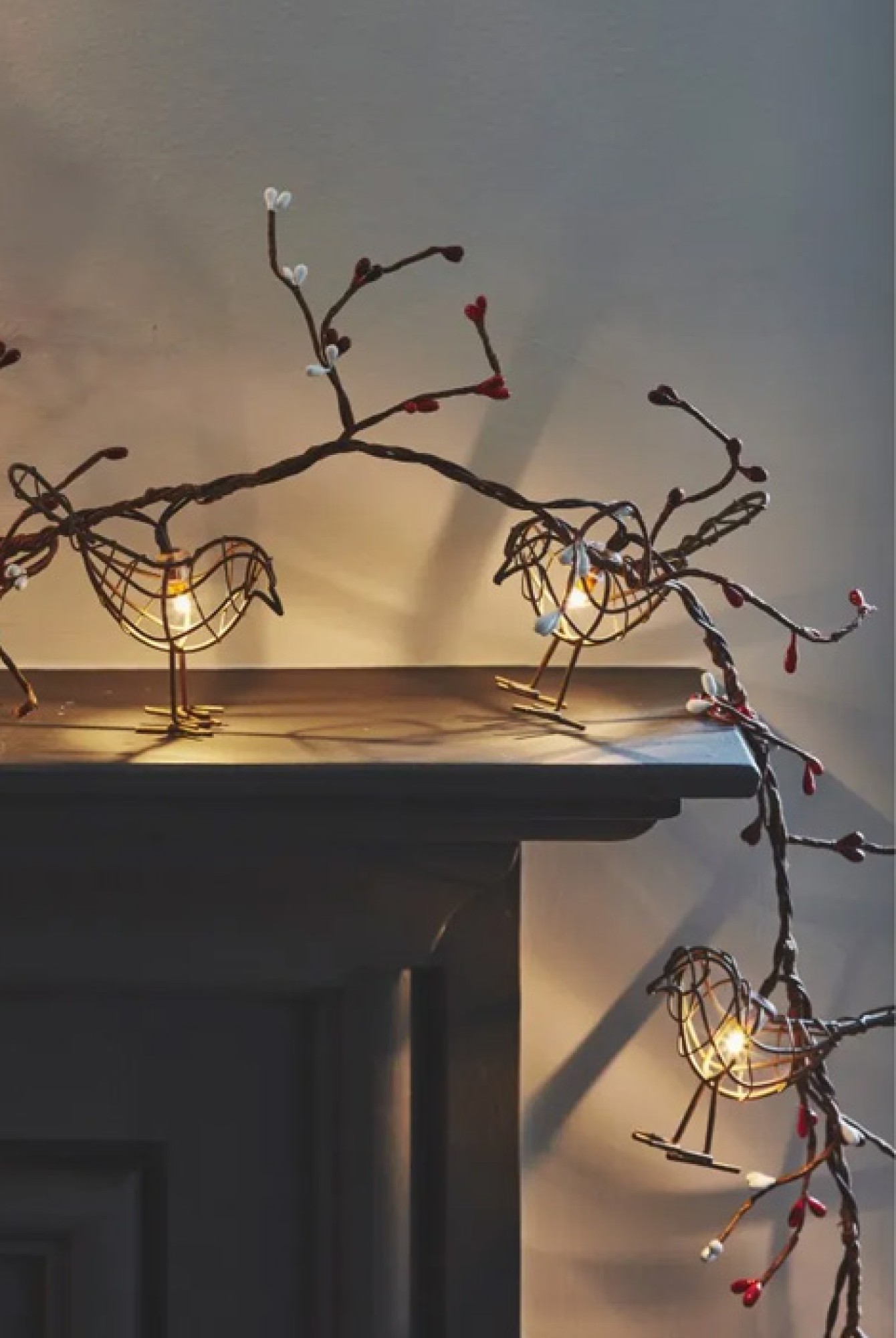 Winter Robin Chain| Lightstyle London